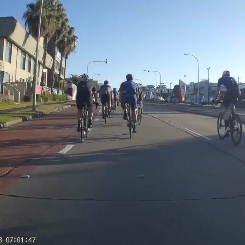 Dangerous inside overtake - UpRide.cc - Make Cycling Safer