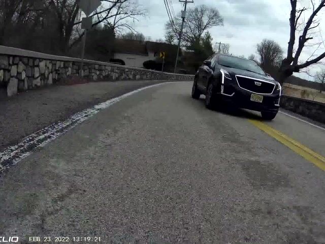 Almost a killer - narrow bridge pass - UpRide.cc