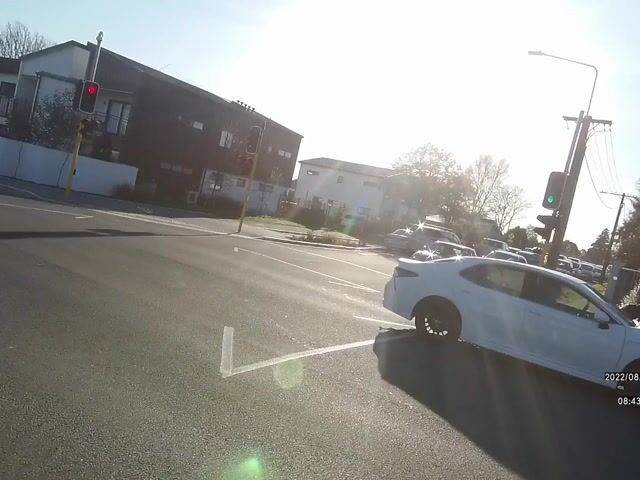 Vehicle entering intersection and obstructing pedestrian/cycleway ...