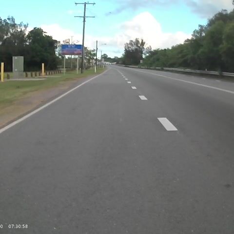 260XQL Nasty queeze pass on the Bli Bli bridge - white Navara Ute ...
