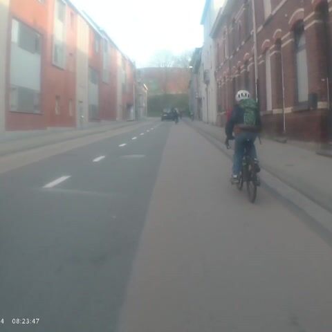 Passing cyclists to squeeze them - UpRide.cc - Make Cycling Safer