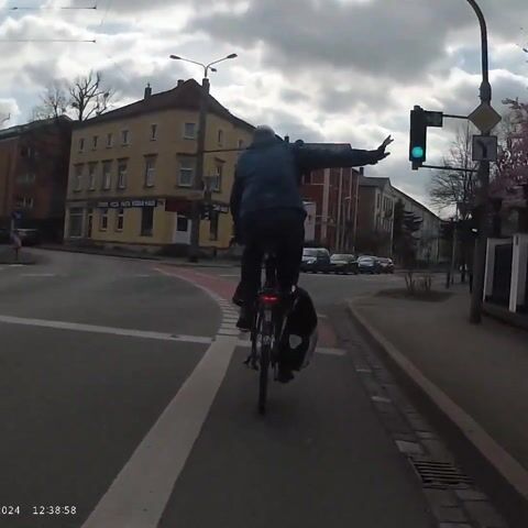 close pass of rider in front - UpRide.cc - Make Cycling Safer