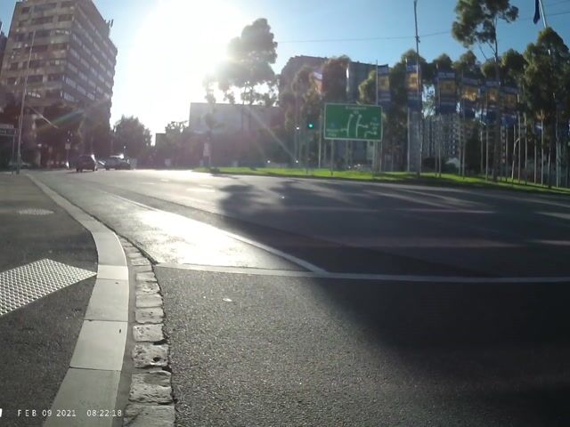 Another near left hook on the roundabout of death - UpRide.cc