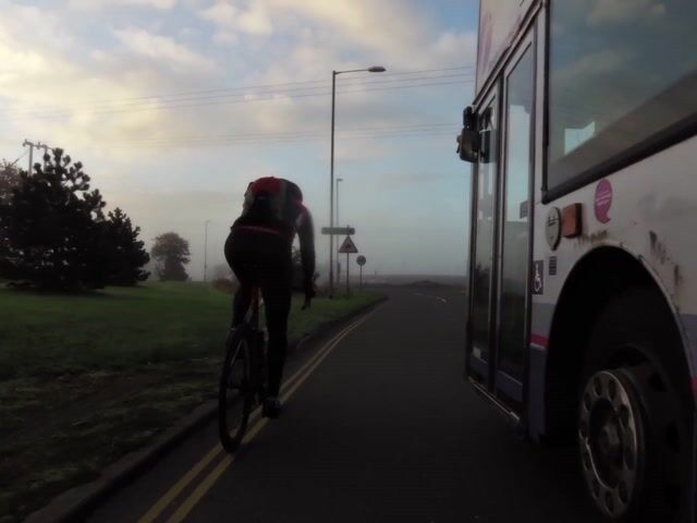 First Direct bus dangerous overtake - UpRide.cc