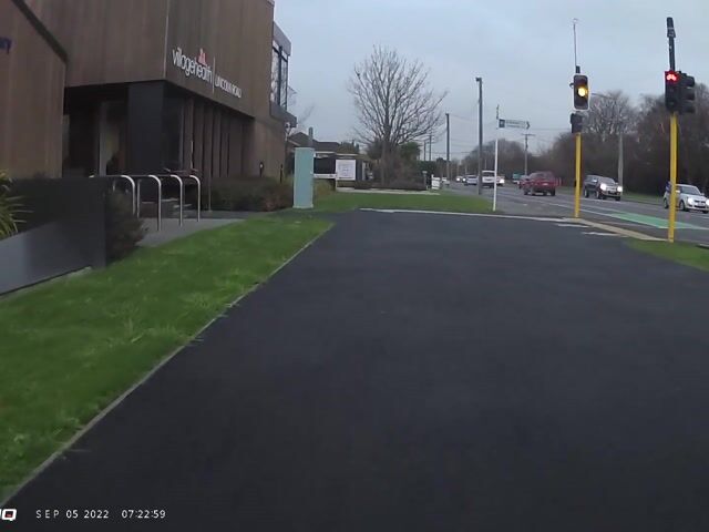 Red Light Runner signalised Crossing - UpRide.cc