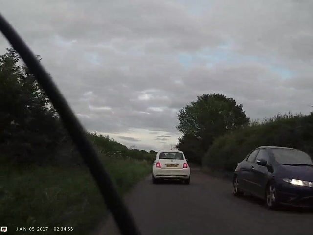 blind bend overtake - UpRide.cc