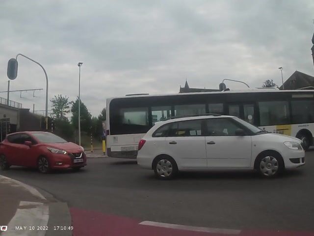 Car blocking intersection - UpRide.cc